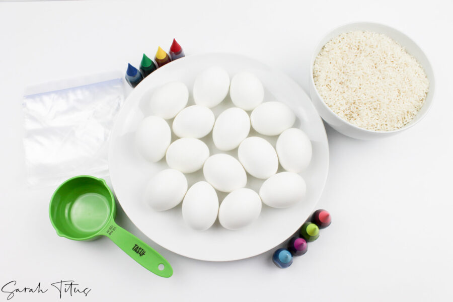 Super Easy Speckled Art Dying Eggs With Rice - Sarah Titus